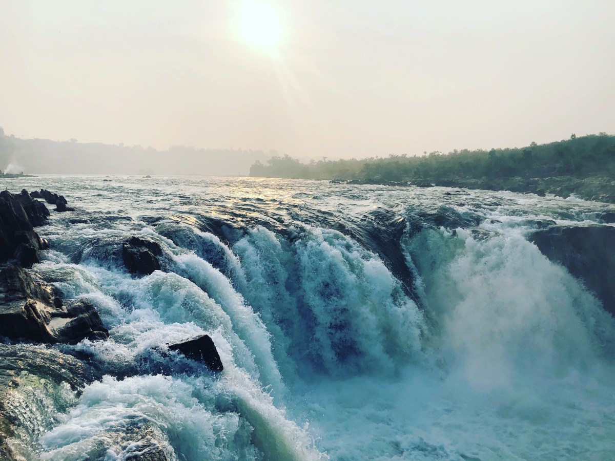 The smoky Dhuandhar Falls of Bhedaghat, Madhya Pradesh – Life on ...