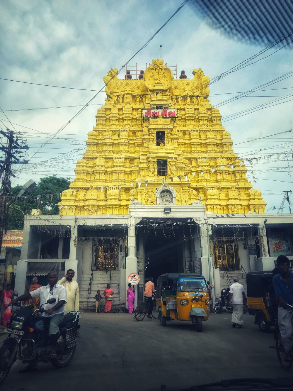 1212 pillars and the world’s largest temple corridor – in ...